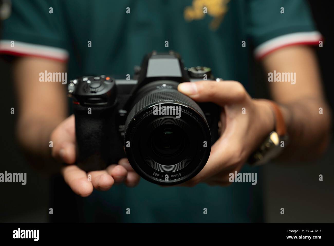 Focus media holding hi-res stock photography and images - Alamy