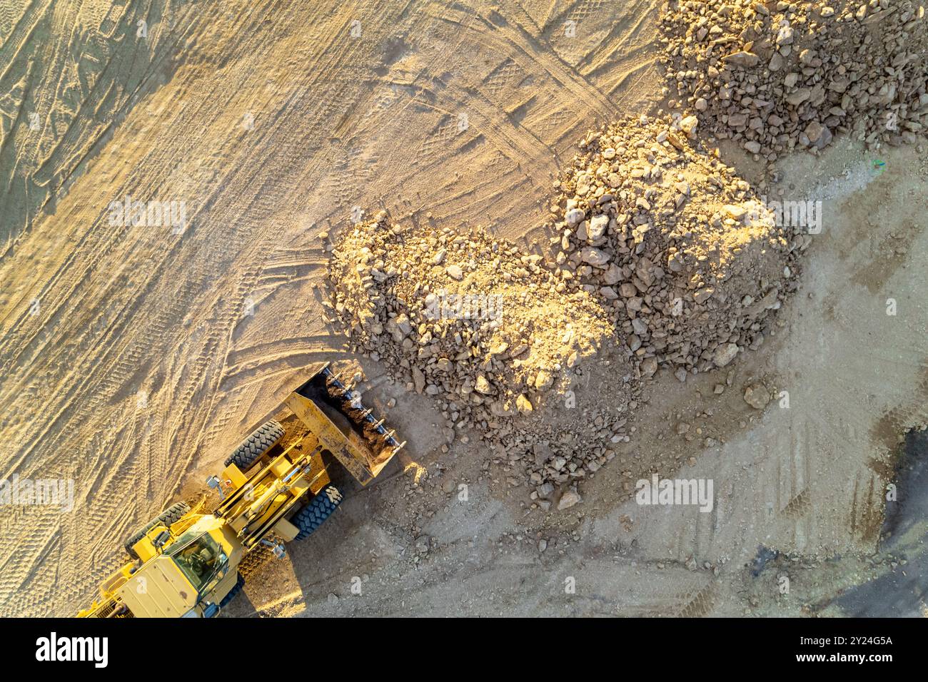 Excavation machine earthmoving work hi-res stock photography and images ...