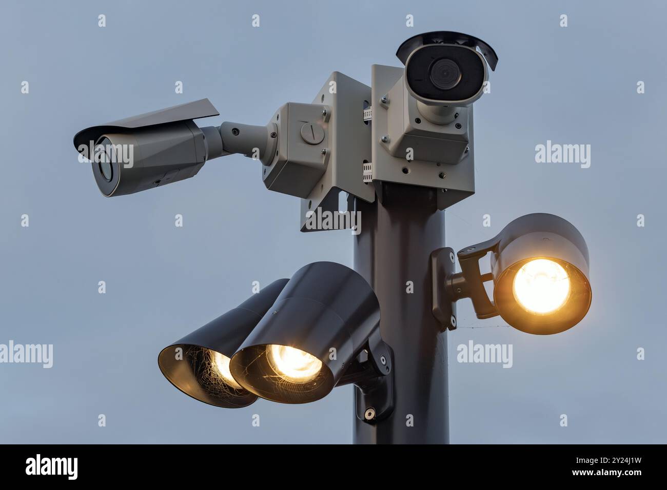 Mast cameras hi-res stock photography and images - Alamy