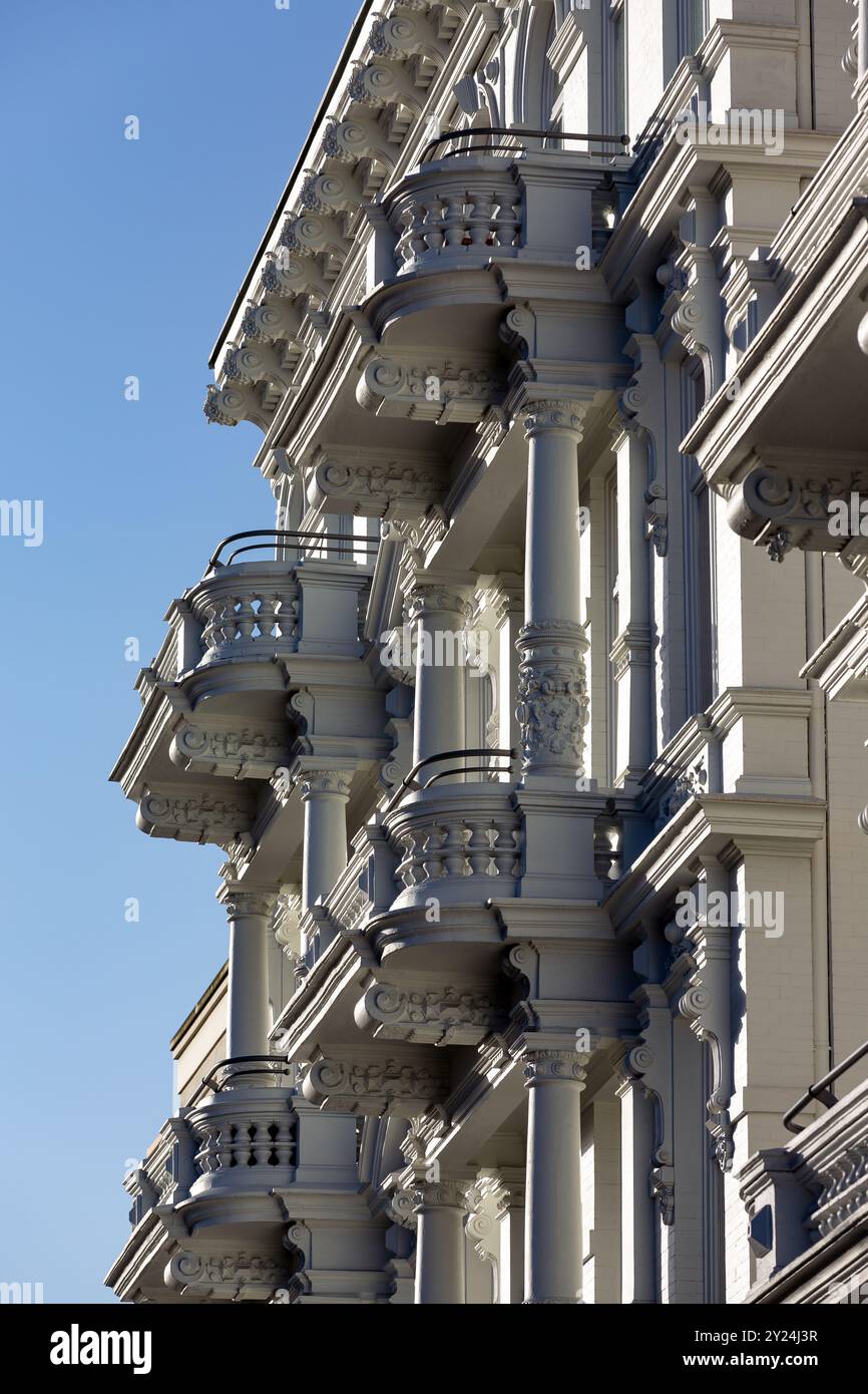 House building historical columns hi-res stock photography and images ...