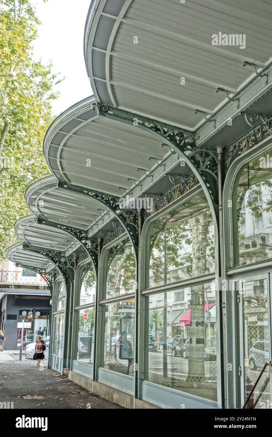 Sources hall hi-res stock photography and images - Alamy