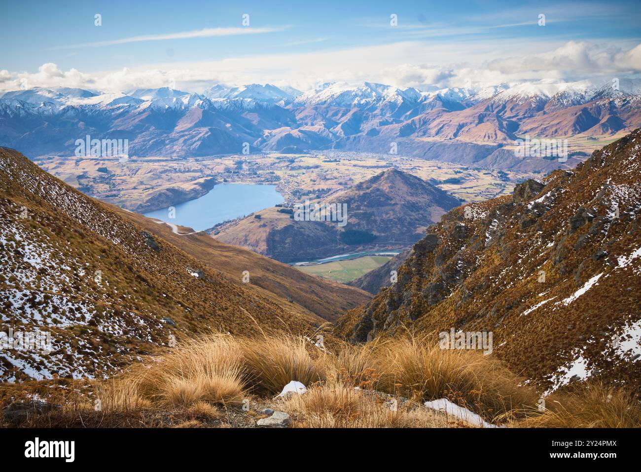 Lake Hayes and Queenstown mountain range Stock Photo - Alamy