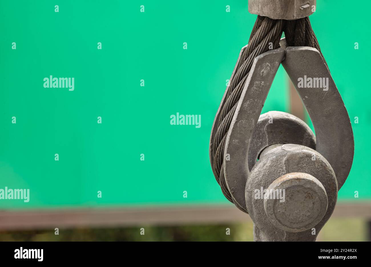 Metal ring and Steel cabling attached to a shackle. Steel wire rope ...