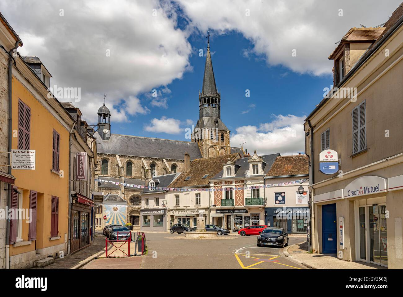 Bonneval Bonneval mit der Kirche Notre-Dame, Centre-Val de Loire ...