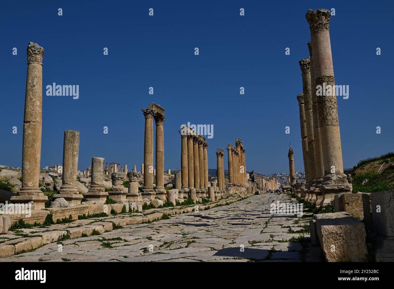A view of the architectural ruins of the historic Roman city of Jerash ...