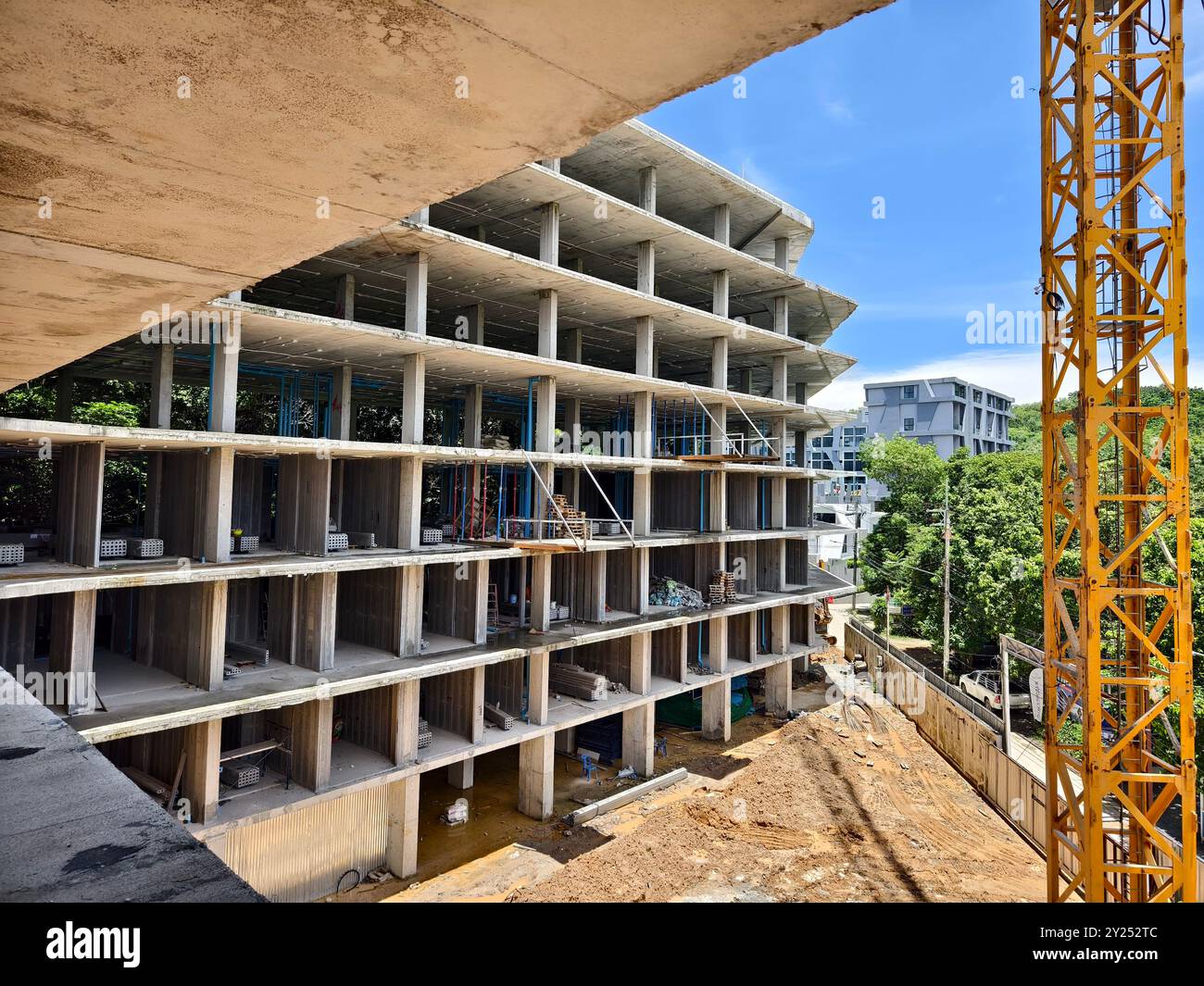 A new modern multi-storey residential building under construction Stock ...