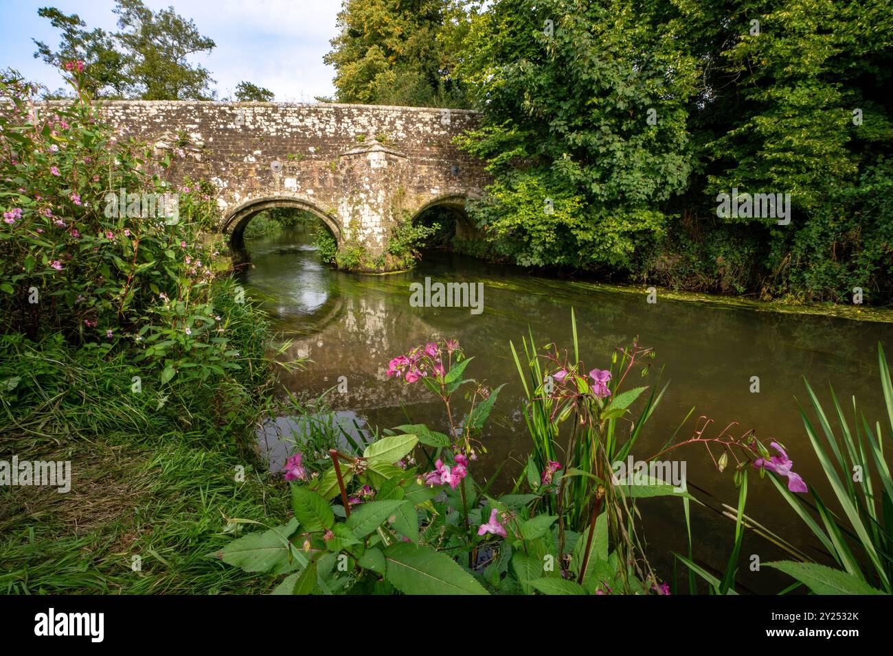 England medieval stone bridge hi-res stock photography and images - Alamy
