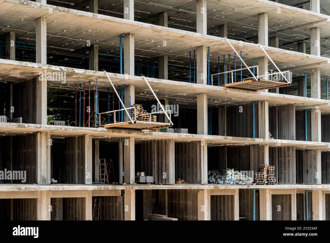A new modern multi-storey residential building under construction Stock ...