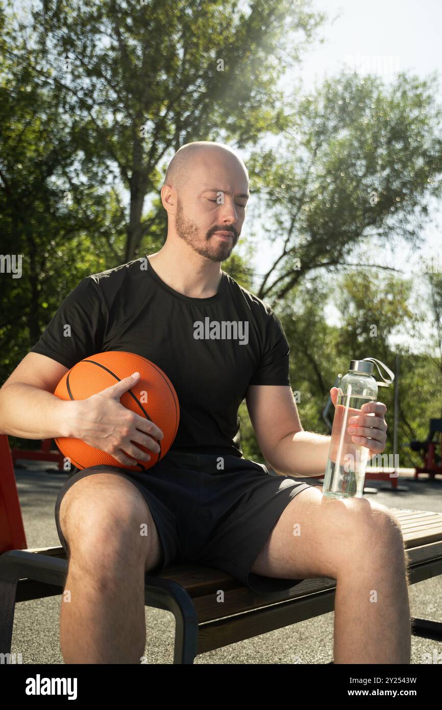 Basketball player resting male hi-res stock photography and images - Alamy