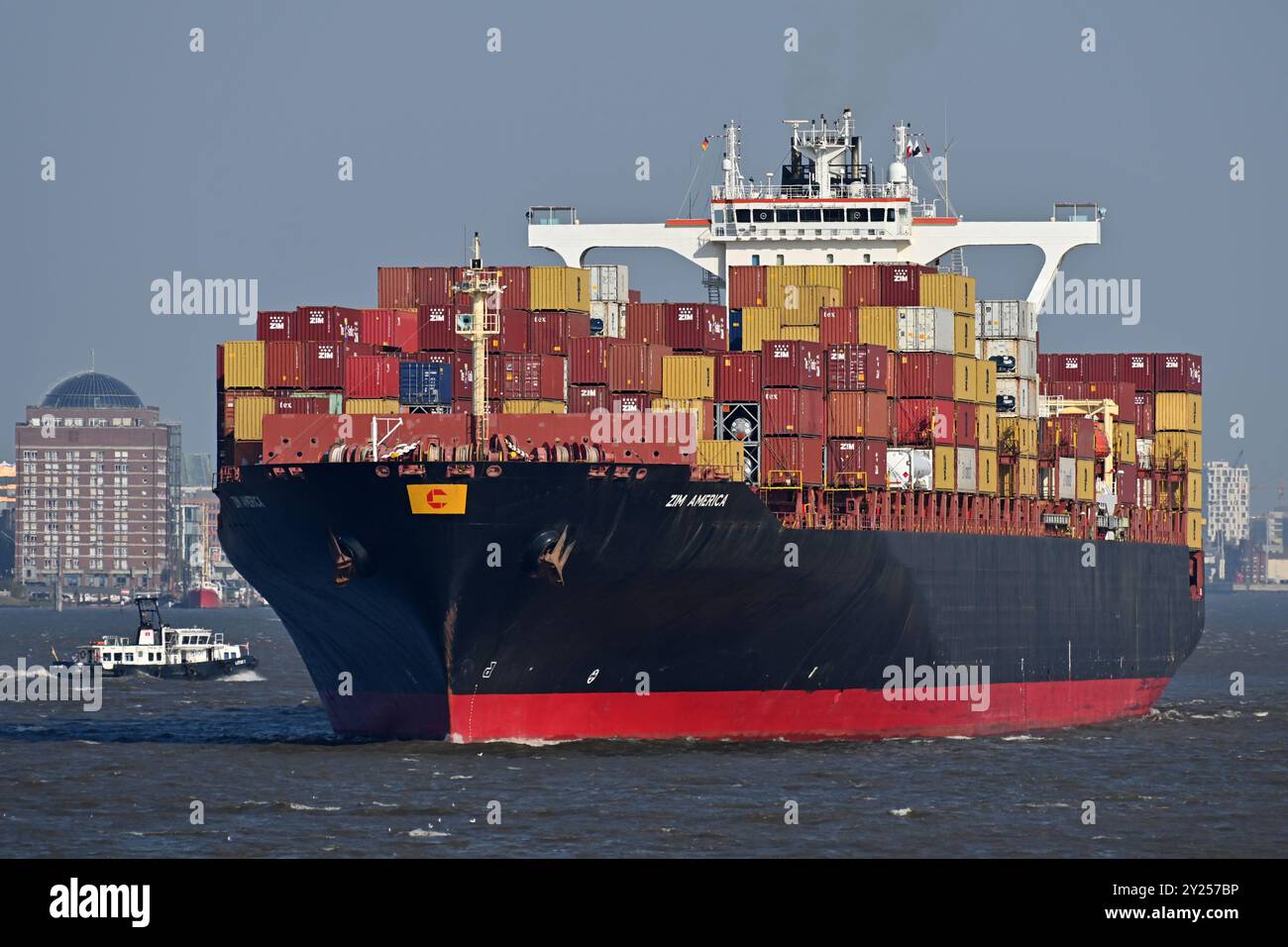 Containership ZIM AMERICA outbound from Hamburg Stock Photo - Alamy