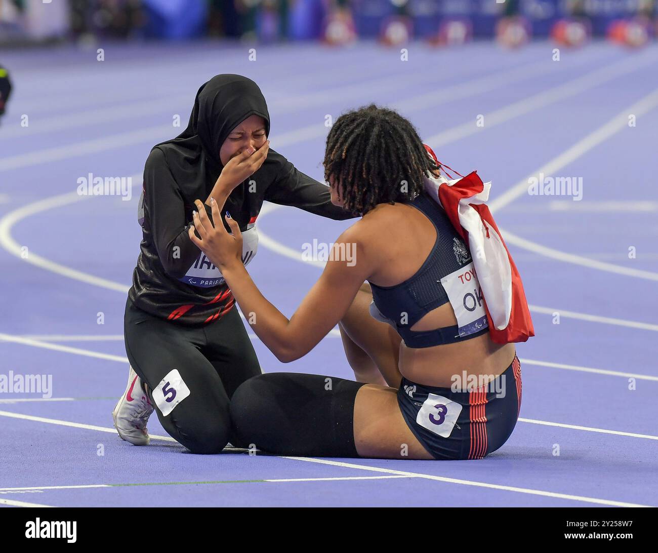 Karisma Evi Tiarani of Indonesia and Ndidikama Okoh of Great Britain ...