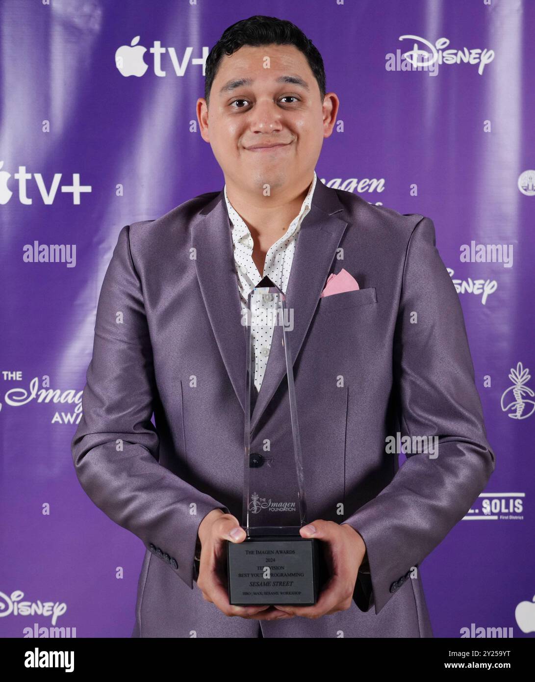 Los Angeles, USA. 08th Sep, 2024. Andrew Cano pose with the award at ...