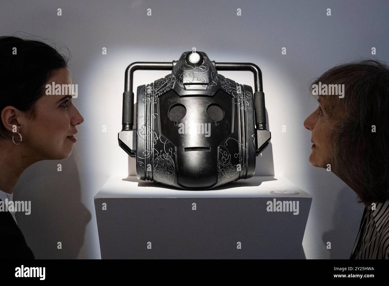 Sothebys auction popular culture hi-res stock photography and images ...