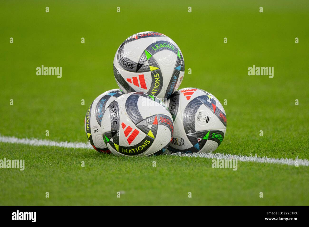 Dusseldorf, Deutschland. 07th Sep, 2024. Pyramid of footballs on the ...