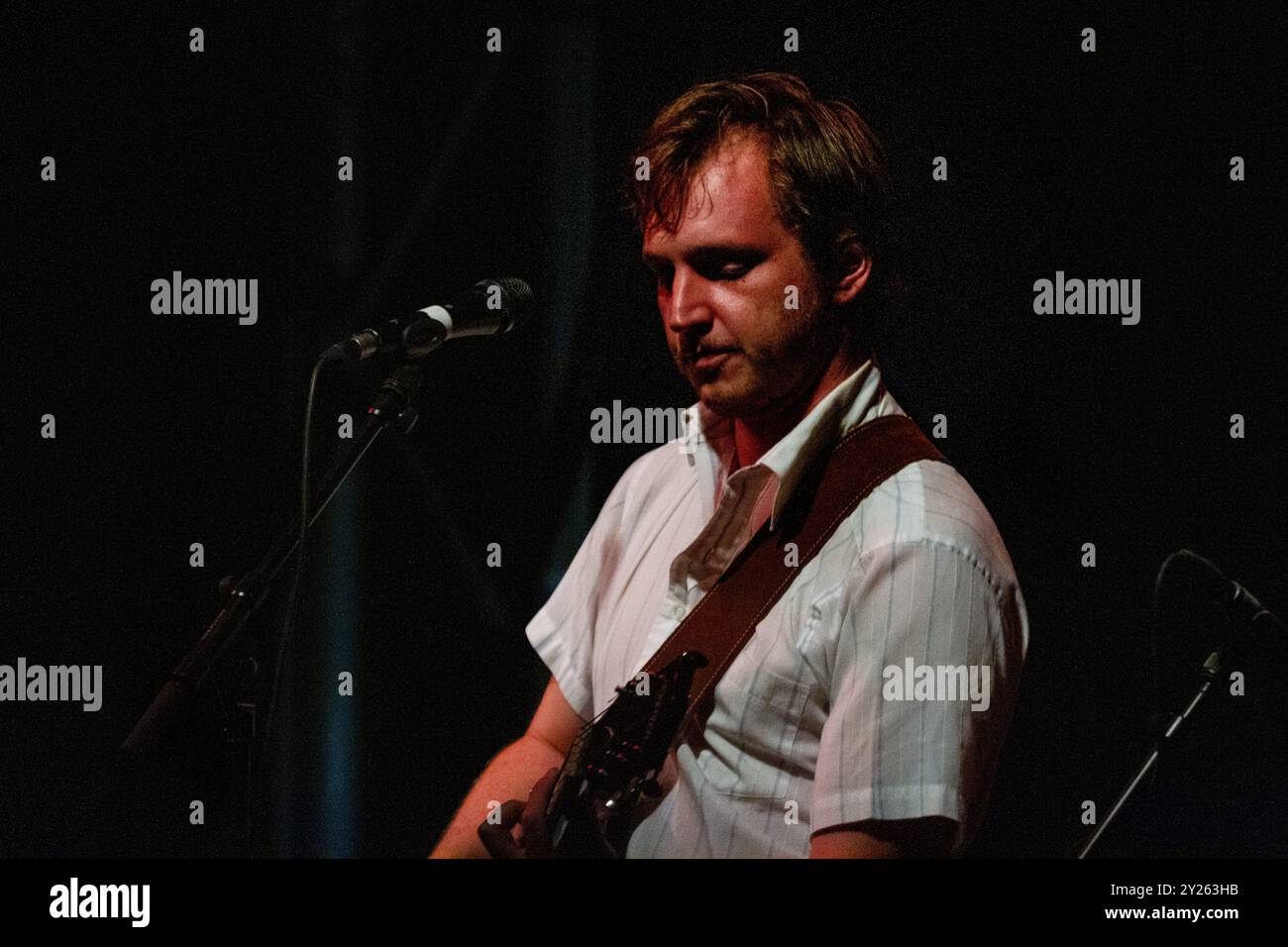 Willy mason on stage hi-res stock photography and images - Alamy