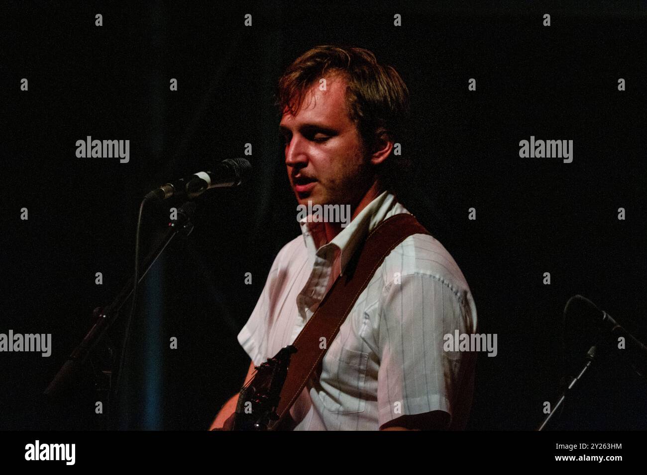 Willy mason singing hi-res stock photography and images - Alamy