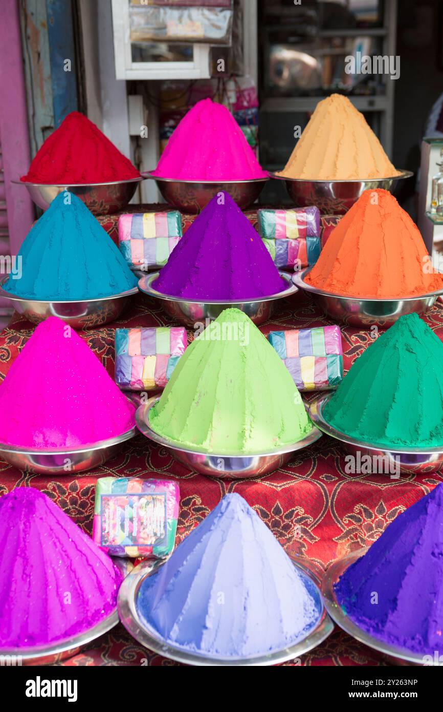 Rangoli powder pyramids hi-res stock photography and images - Alamy