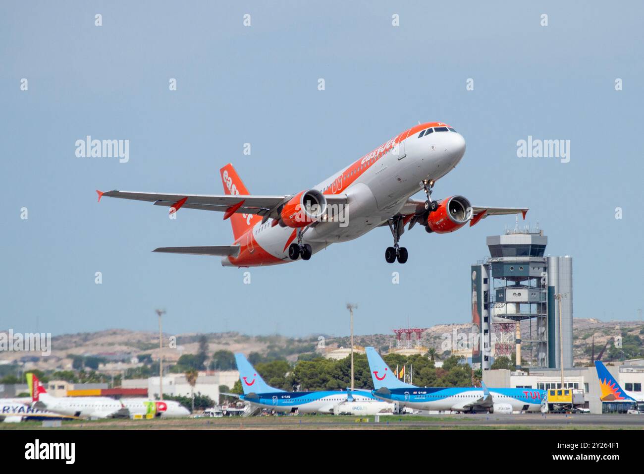 Airbus A320 airliner of the low-cost airline Easyjet at Alicante ...