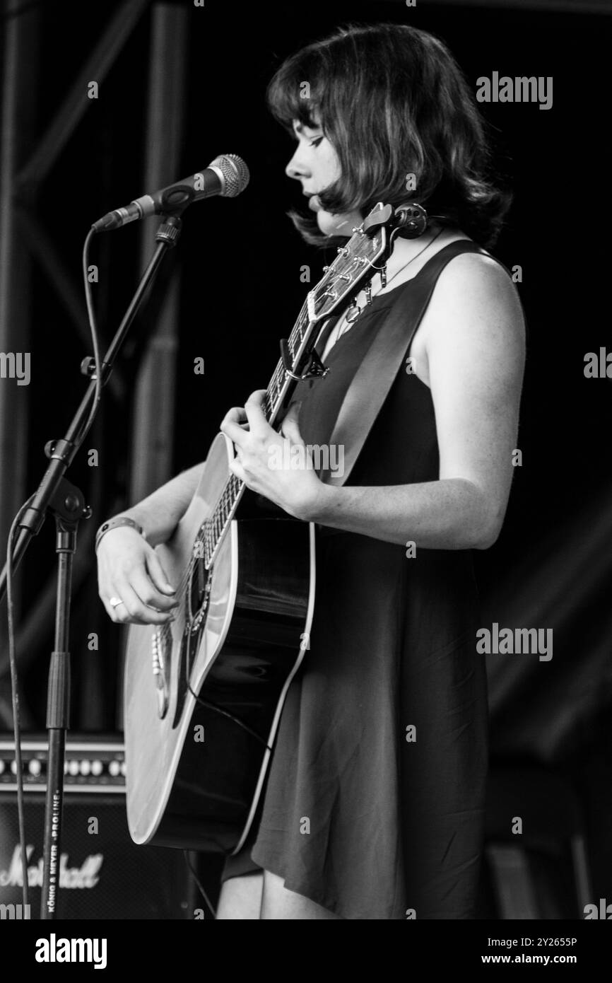 New zealand country music singer Black and White Stock Photos & Images ...
