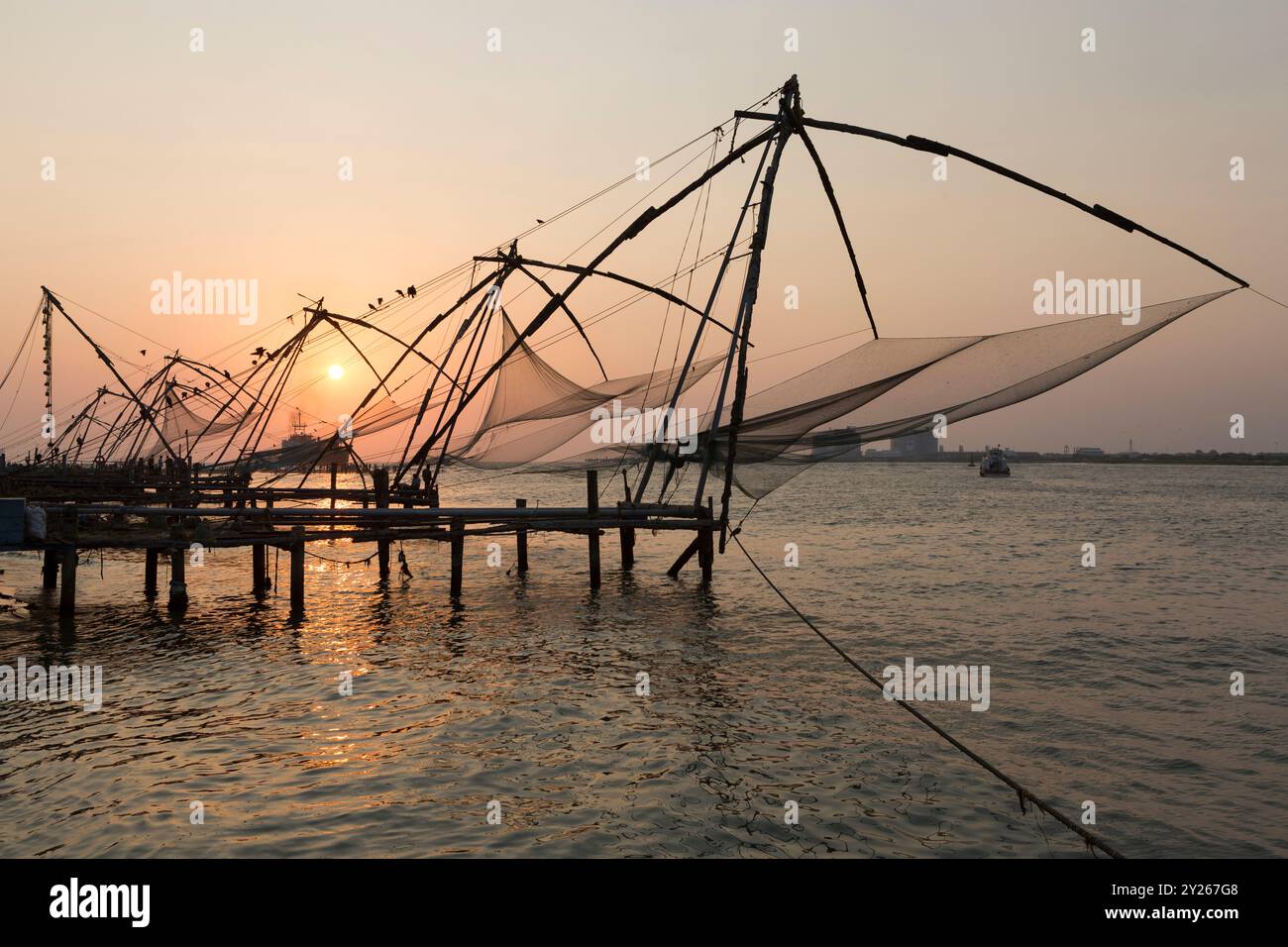 India, Kerala, Kochi (Fort Cochin), Chinese Fishing Nets at Fort Cochin ...