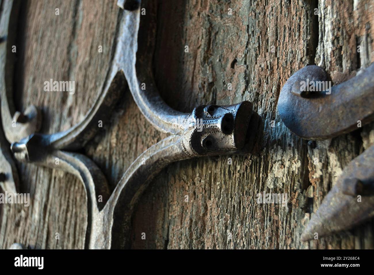 Hinge medieval door hi-res stock photography and images - Alamy