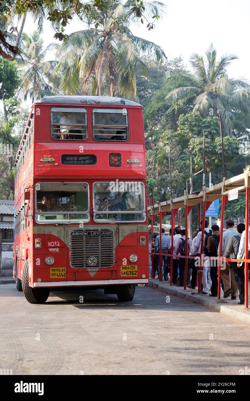 Mumbai bus stop hi-res stock photography and images - Alamy