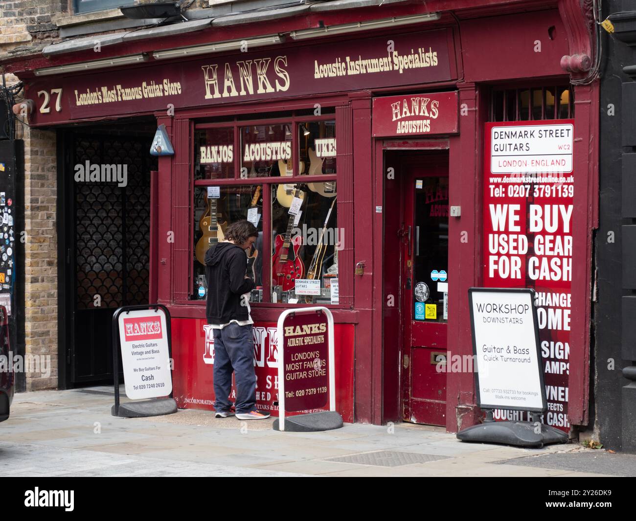 Hanks Acoustic instrument shop, Tin Pan Alley Denmark Street London ...