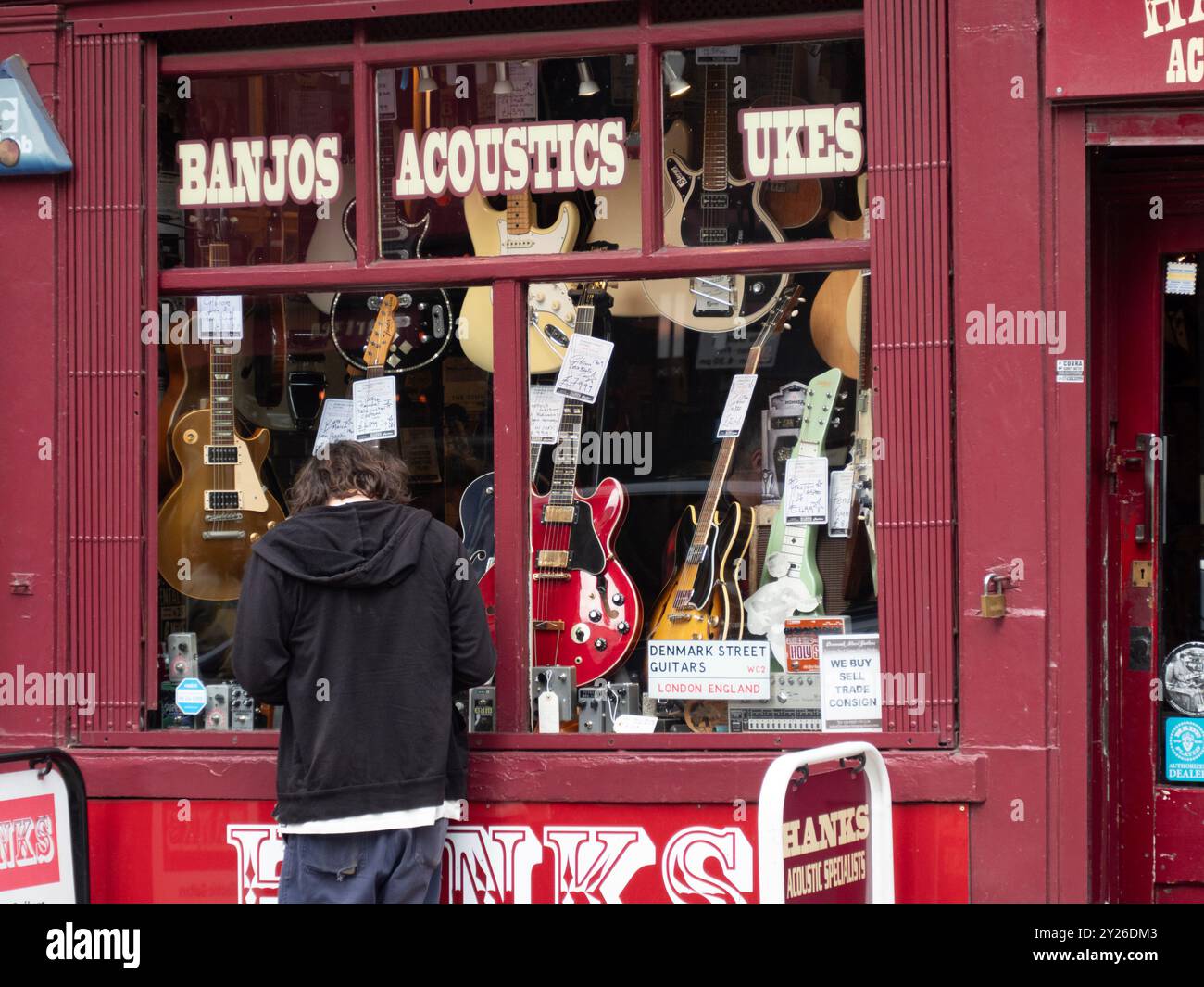 Hanks Acoustic instrument shop, Tin Pan Alley Denmark Street London ...