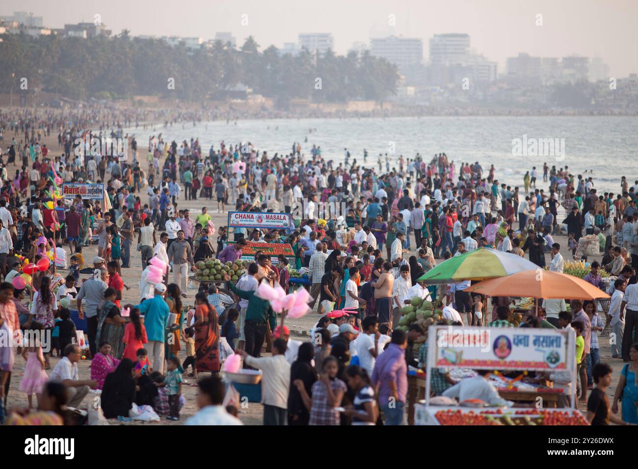 Busy beach scene hi-res stock photography and images - Alamy
