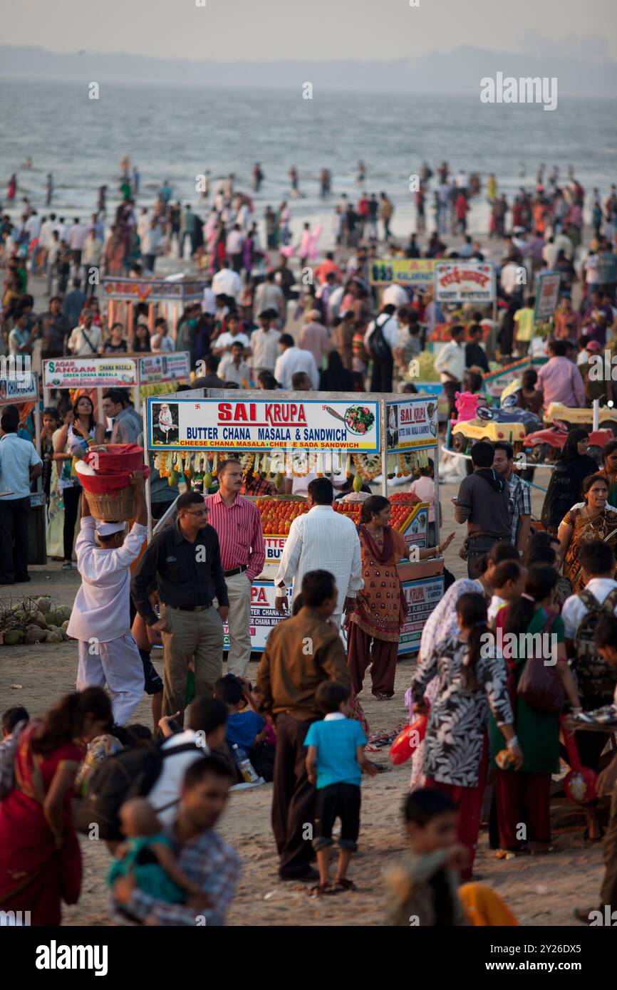 India. Scene on Juhu beach on Friday (weekend Stock Photo - Alamy