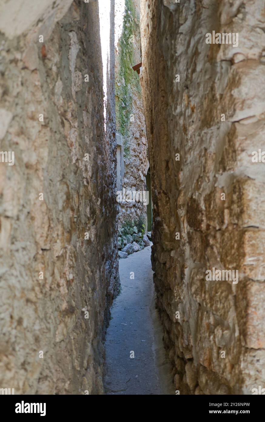 one of the narrowest streets in the world Stock Photo - Alamy