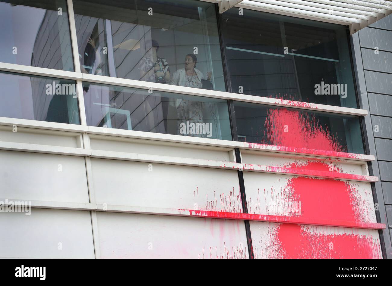 Sandwich, England, UK. 9th Sep, 2024. Workers inside the red -paint ...