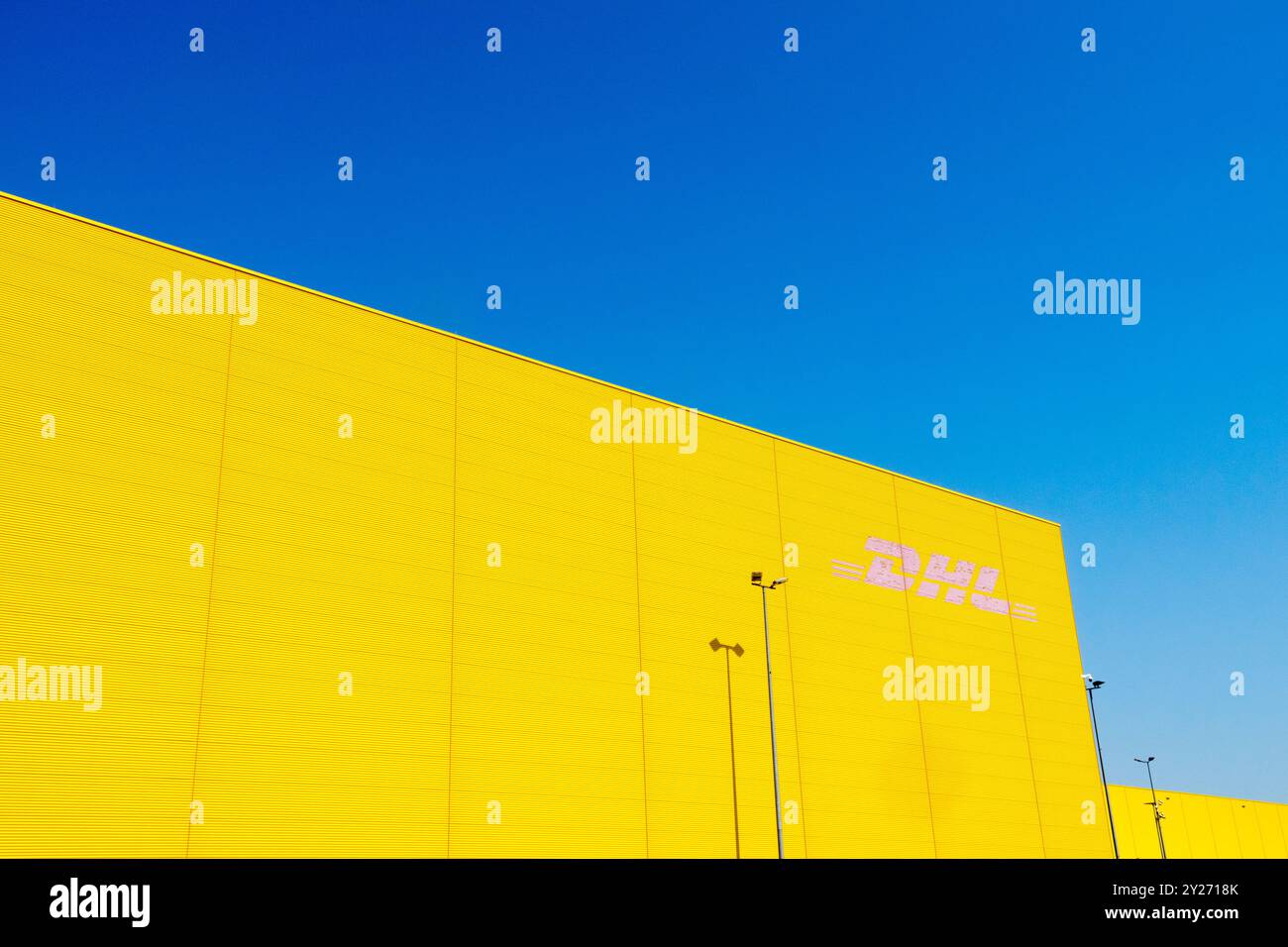 Dhl minimalist logo hi-res stock photography and images - Alamy