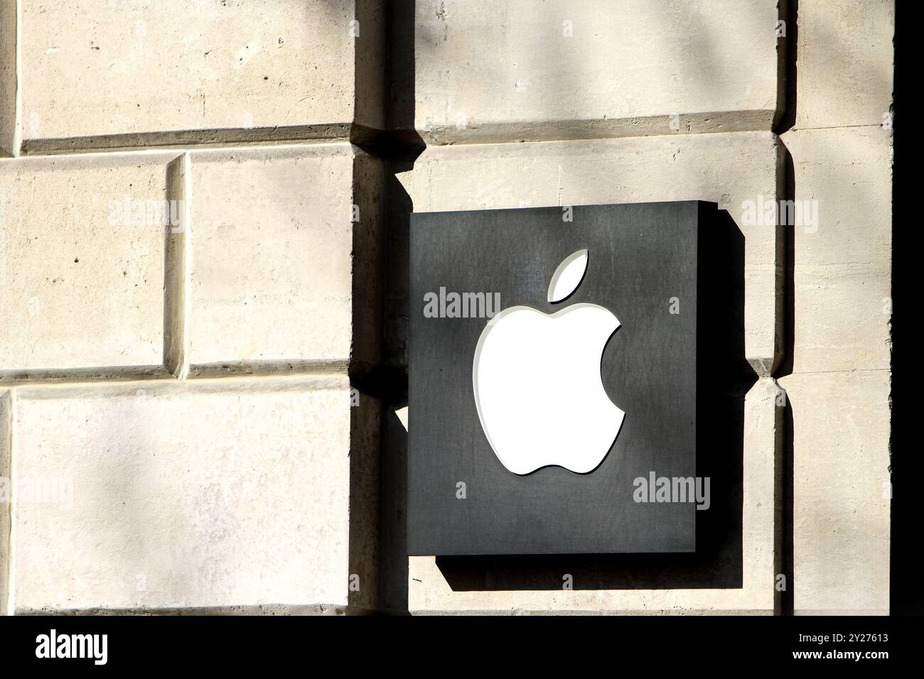Apple founded 1976 hi-res stock photography and images - Alamy