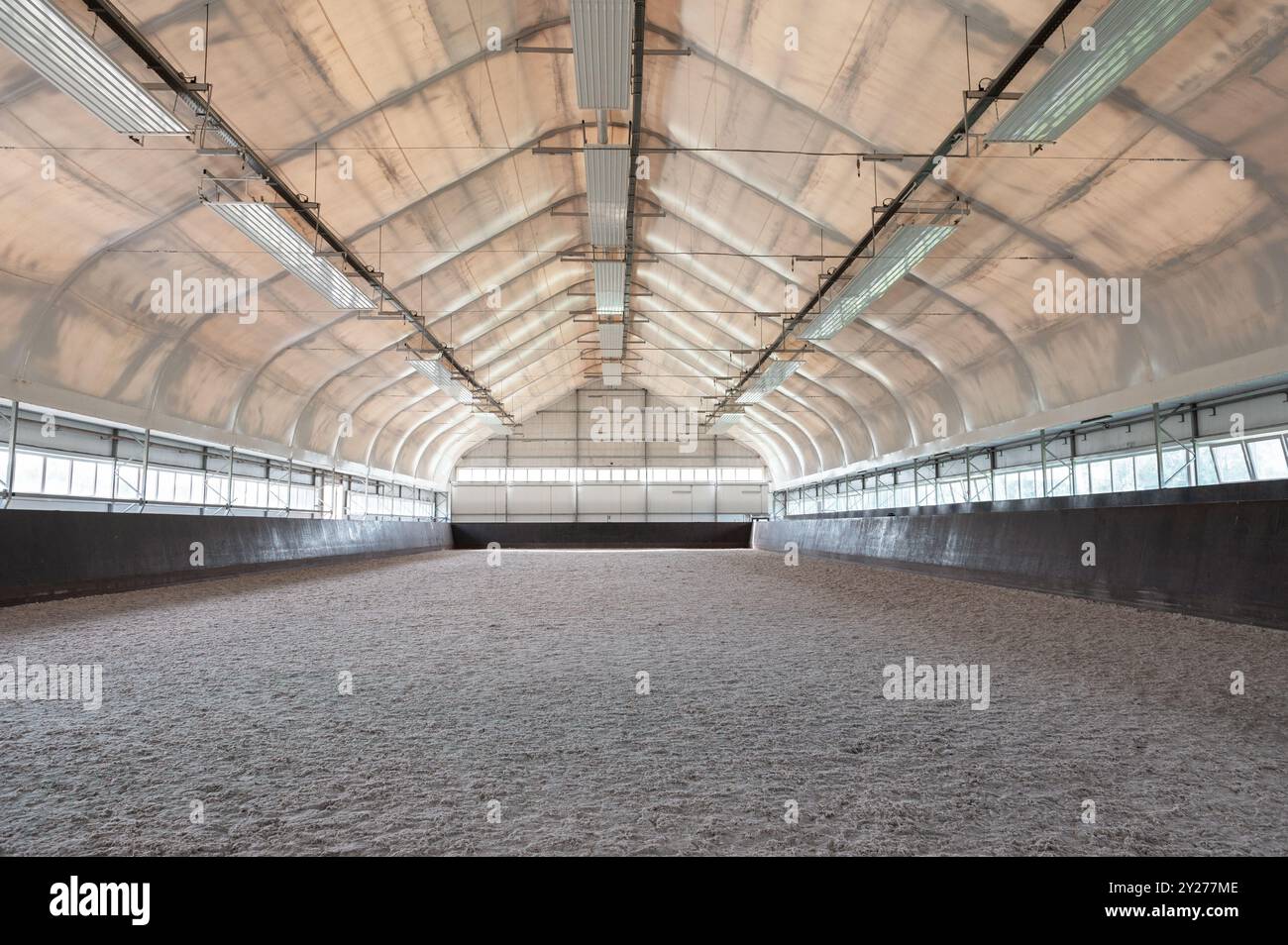 Empty large horse stable hi-res stock photography and images - Alamy