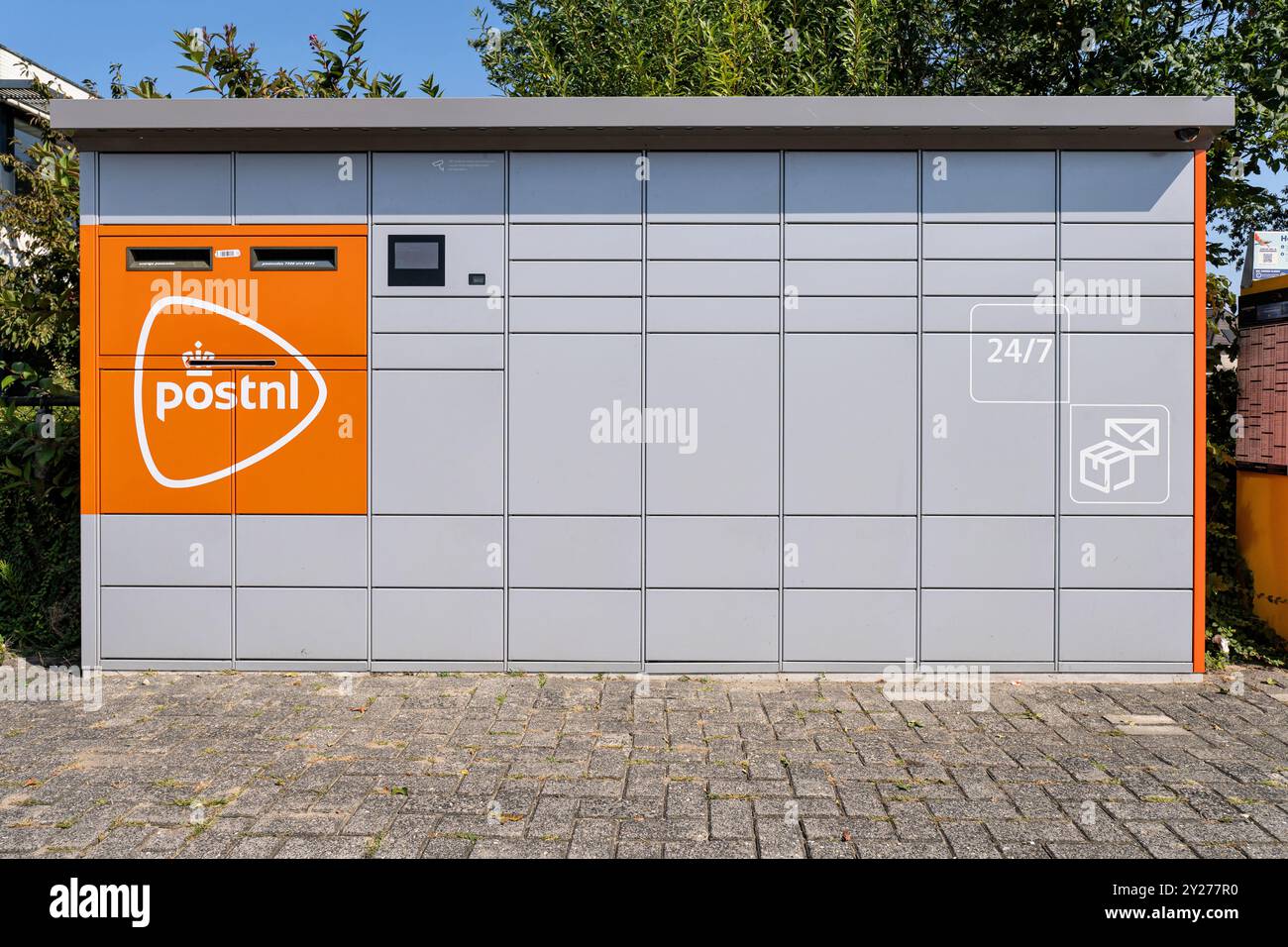 Send parcel self service post hi-res stock photography and images - Alamy