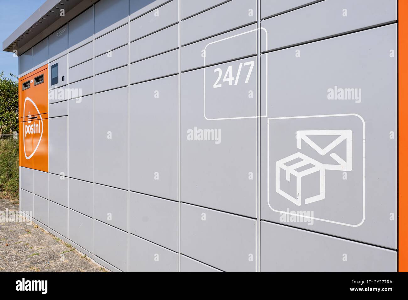Parcel locker hi-res stock photography and images - Alamy