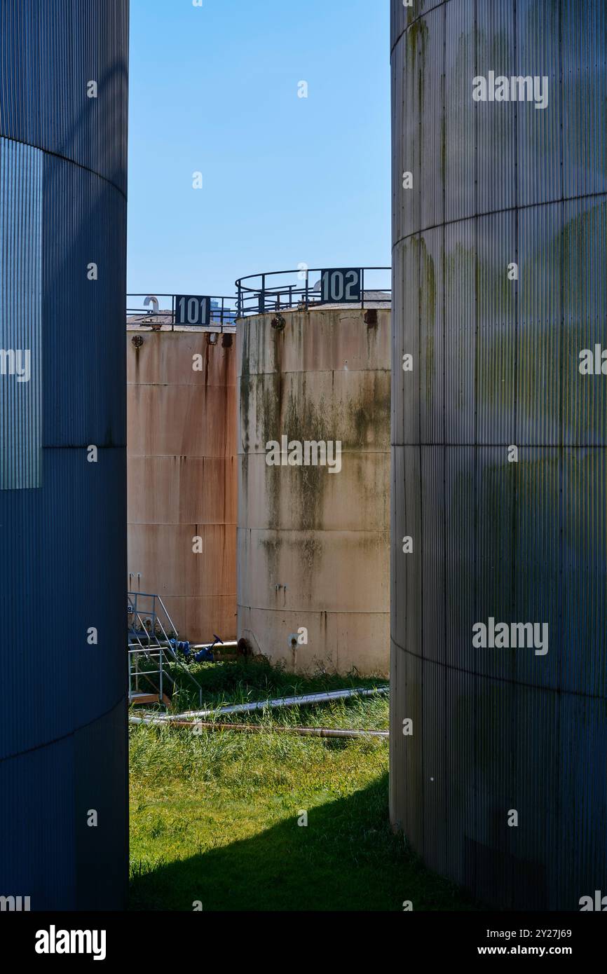 Tanks mit benzin hi-res stock photography and images - Alamy