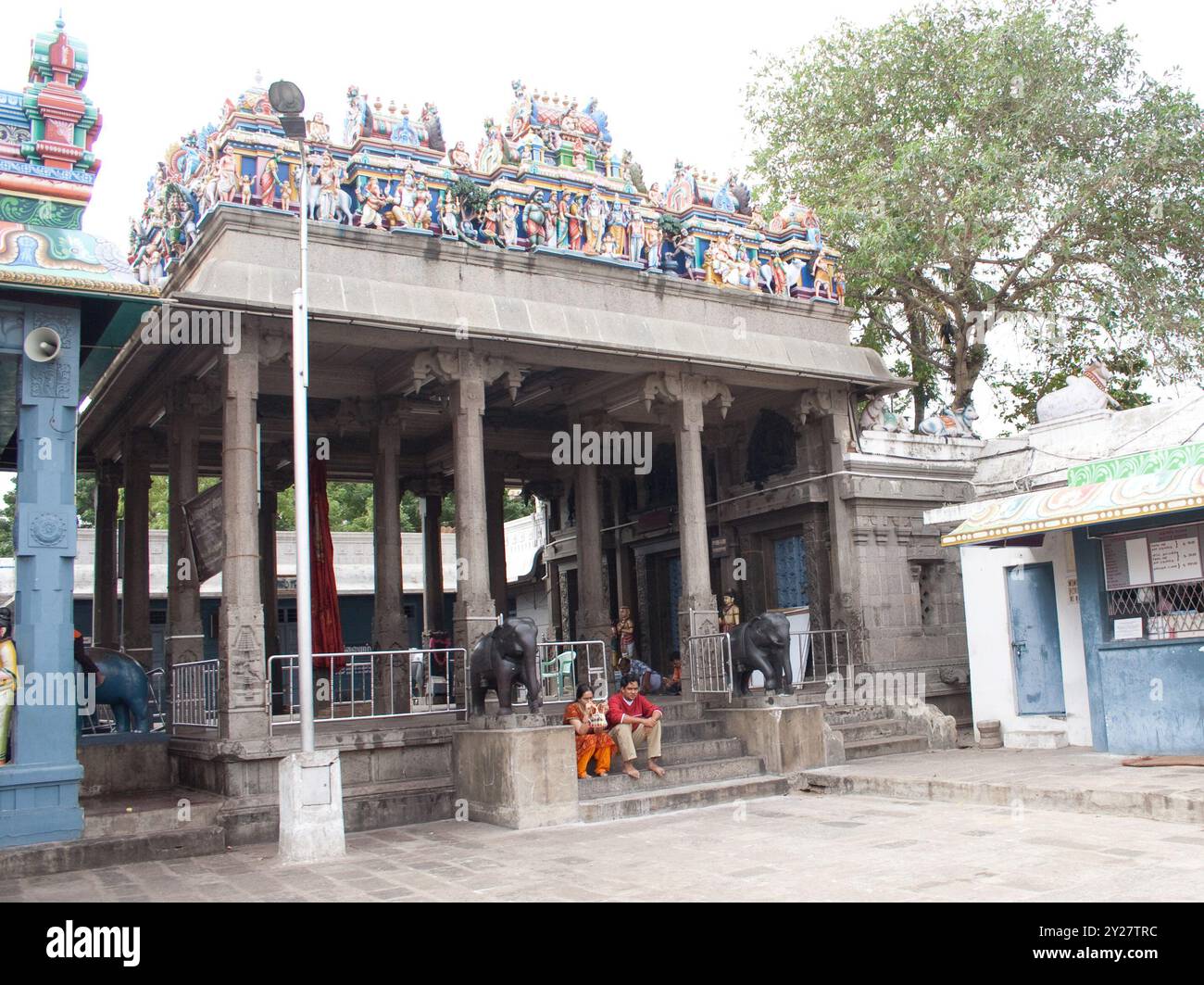 Internal courtyard, Hindu Temple, Chennai, Tamil Nadu, India, Asia ...
