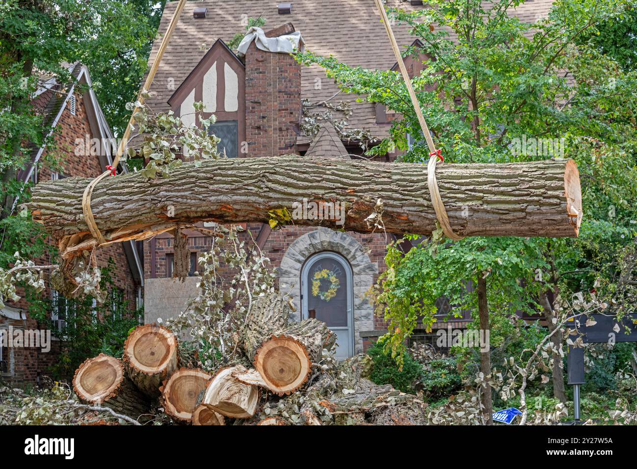Detroit, Michigan - A storm with 70mph wind gusts blew down a 15-ton ...