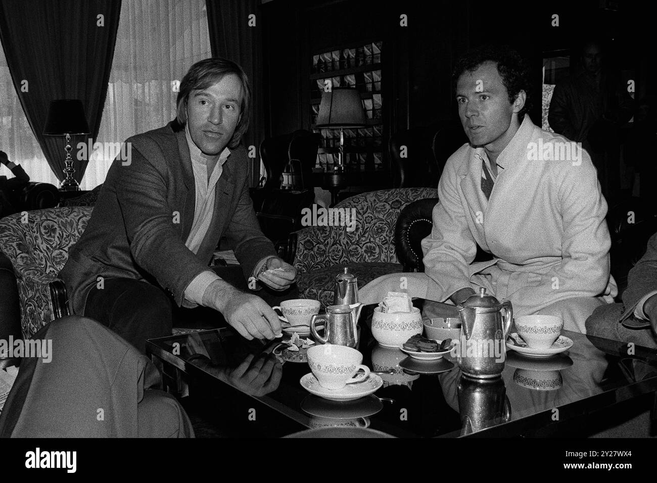 Black uhr Black and White Stock Photos & Images - Alamy