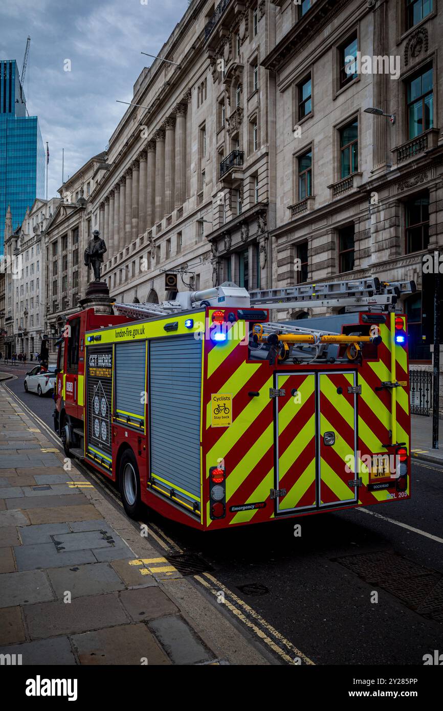London Fire Engine on call out. London Fire Brigade Fire Engine in the ...