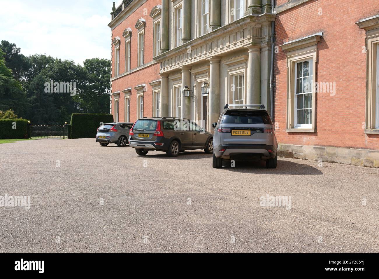 Big Range Rover car parked Stock Photo - Alamy