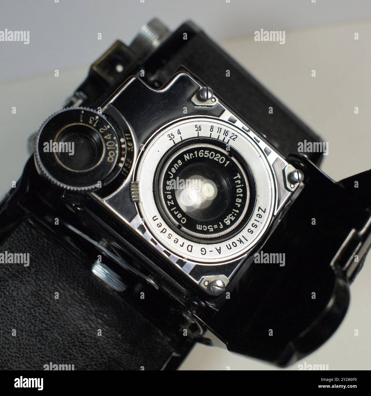 Classic Film Cameras. Leica, Zeiss, Rolleiflex, Robot, Pentax, Corfield ...