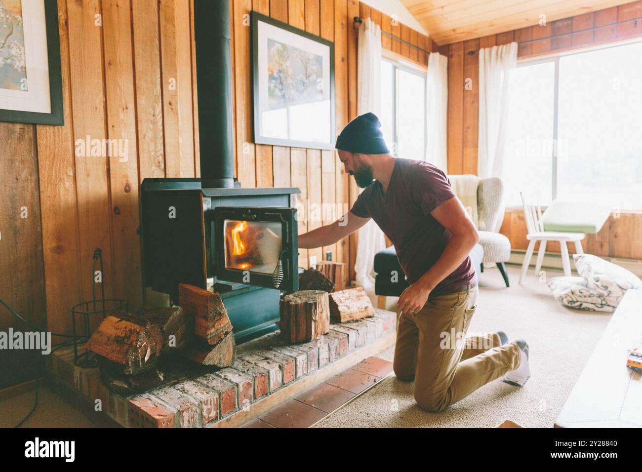 Fireplace cabin hi-res stock photography and images - Alamy