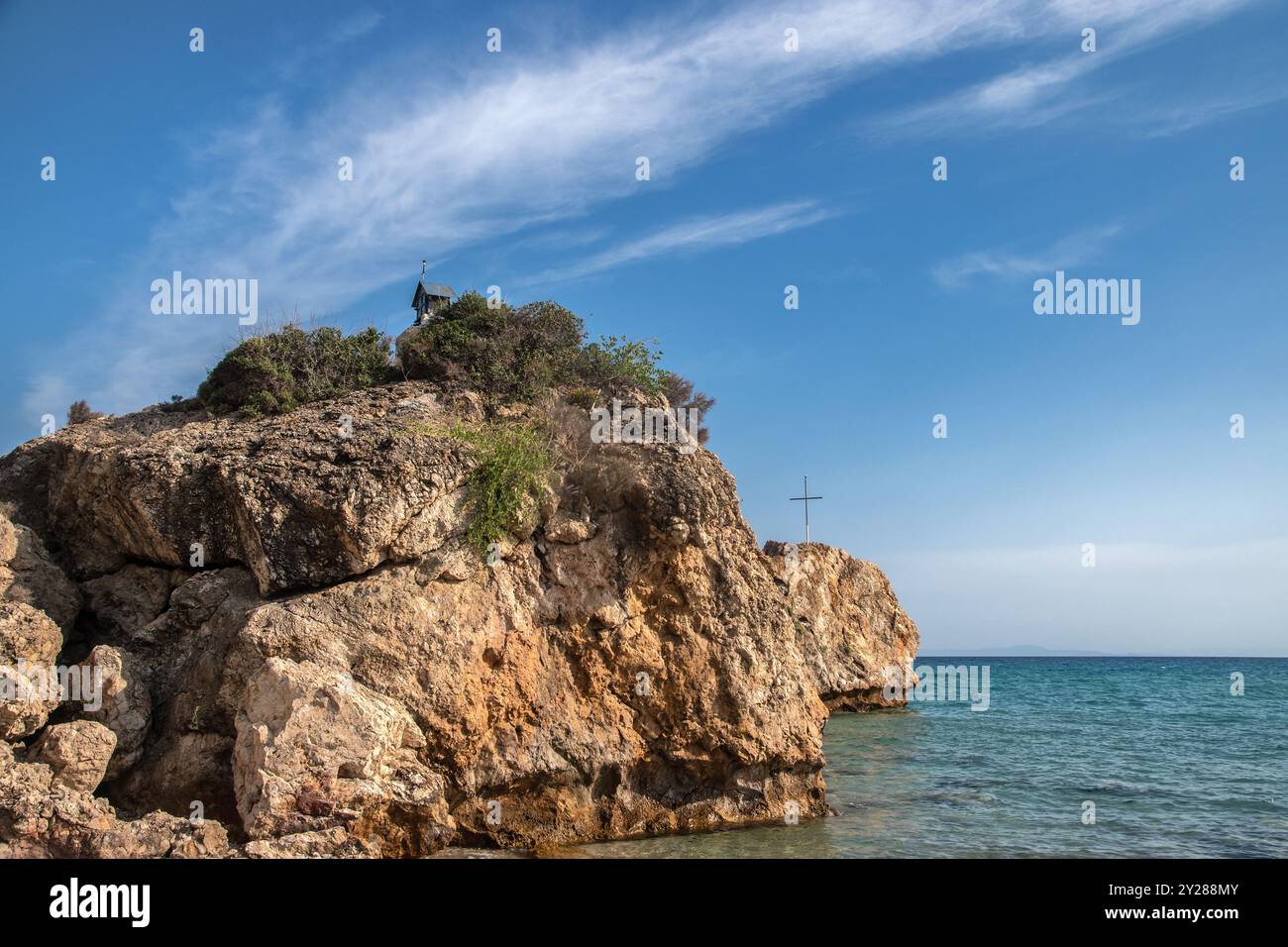 Rocks at cliff edge in foreground hi-res stock photography and images ...