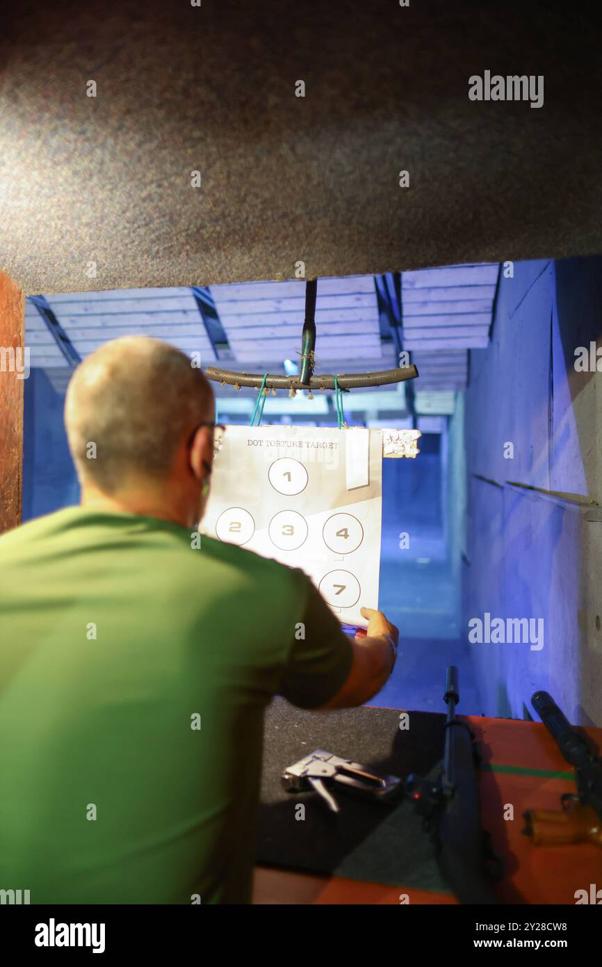 Looking target after shooting hi-res stock photography and images - Alamy