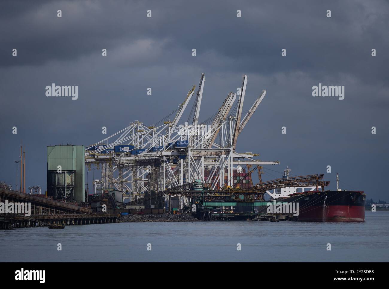Tsawwassen, Canada. 09th Sep, 2024. Coal is loaded onto the bulk ...