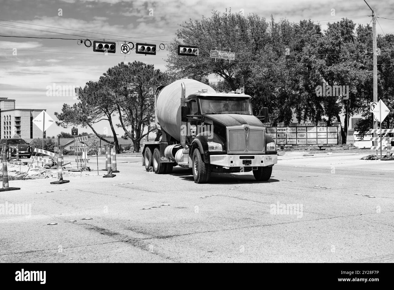 Dallas, USA - April 24, 2023: Tiseo Paving company Kenworth concrete ...