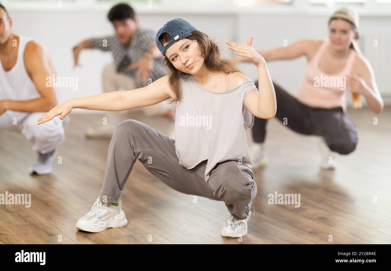 Sit on ones haunches hi-res stock photography and images - Alamy